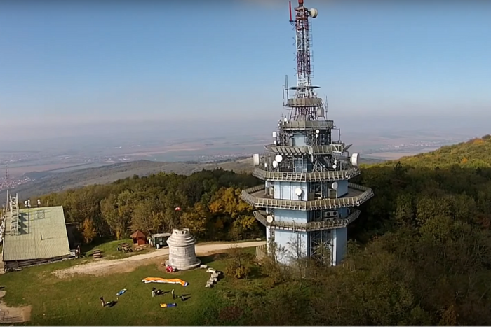 VIDEO: Pekné zábery zachytené dronom ponad Pyramídu a Zobor