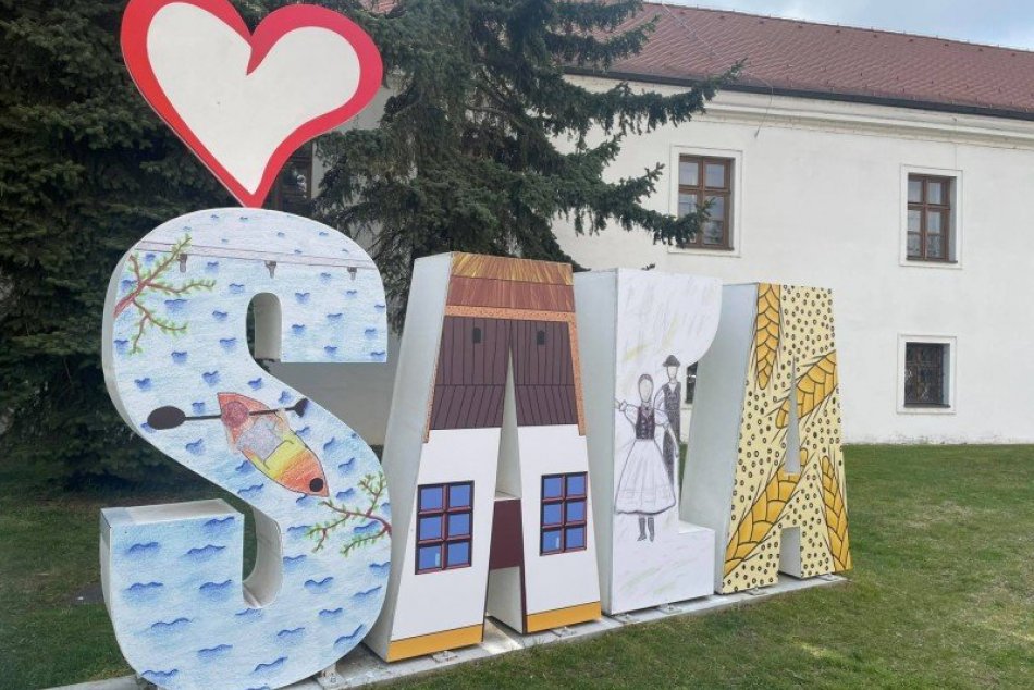 3D nápis už viac nie je biely: Veľké písmená… | Nitra24.sk