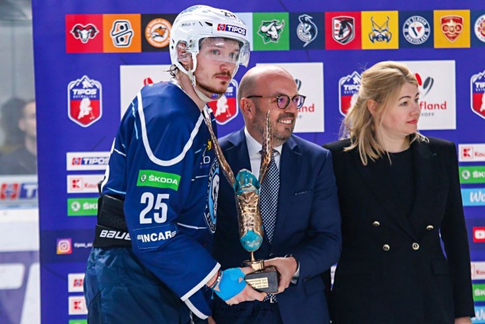 Buček KONČÍ v Nižnekamsku: Klub z KHL NEBOL spokojný s jeho výkonmi