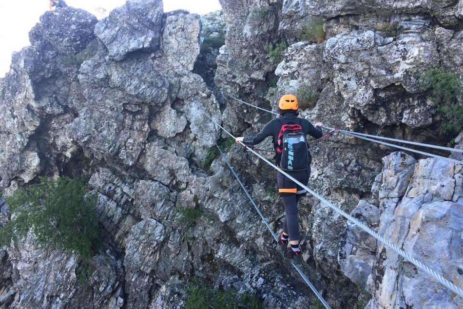 Prví odvážlivci už zdolali zoborské ferraty:… | Nitra24.sk